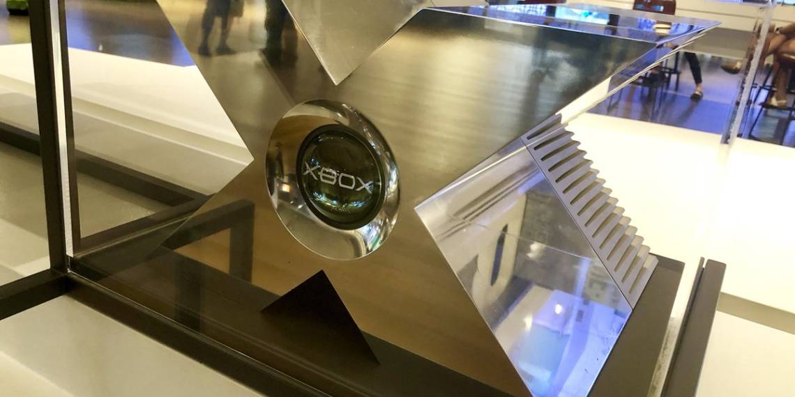 Original Xbox Prototype from Bill Gates’s GDC 2000 keynote